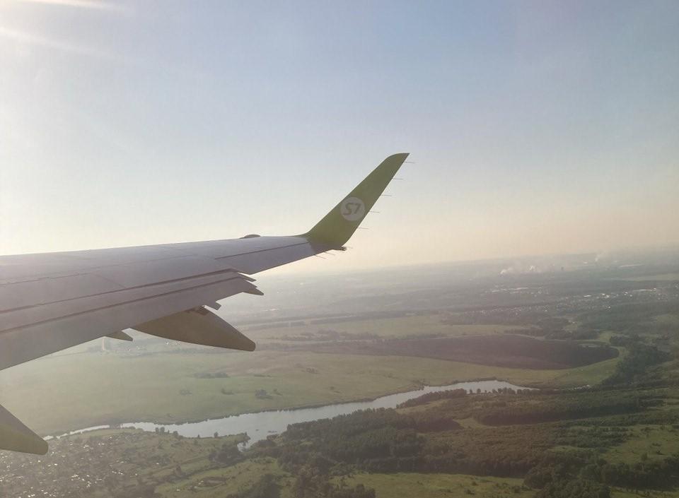 Взлет самолета S7 до Новосибирска был прерван из-за открытия багажной двери - sib.fm